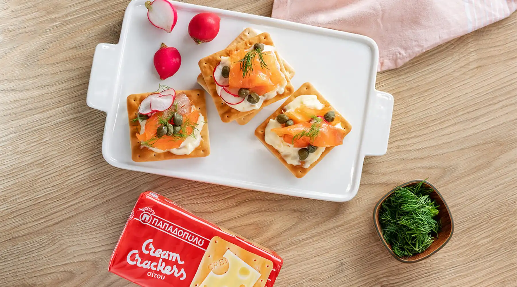 Cream Crackers με Σολομό με Κάπαρη & Ραπανάκι | Παπαδοπούλου
